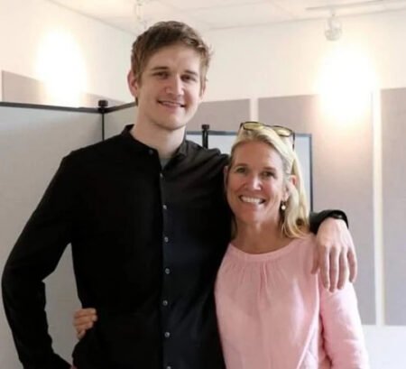 Scott Burnham Biography, Age ,Net Worth, Wiki, Real Name, Children ...